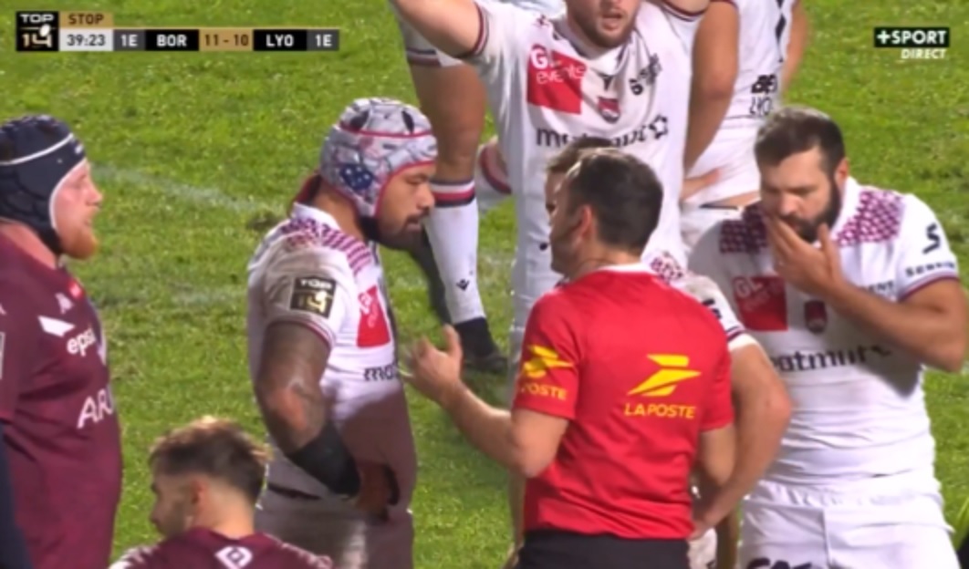 VIDEO : Le Lyonnais Jordan Taufua recadré par l’arbitre Mathieu Raynal ...